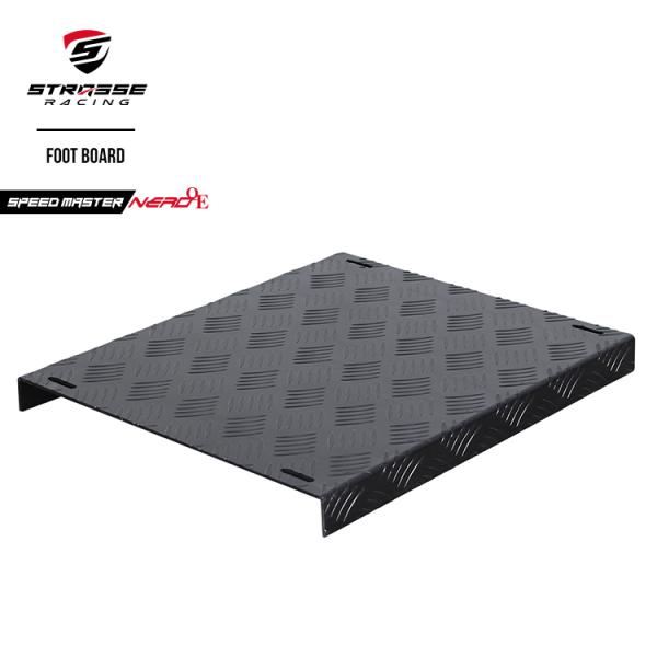 ハンドルコントローラー(ハンコン)設置用ベースフレーム[STRASSE SPEED MASTER NERO QE]に設置できる、フットボード(単品)です。ベースフレーム内側に設置でき、足元の段差を無くす専用パネルです。サイズ：(約)縦43c...