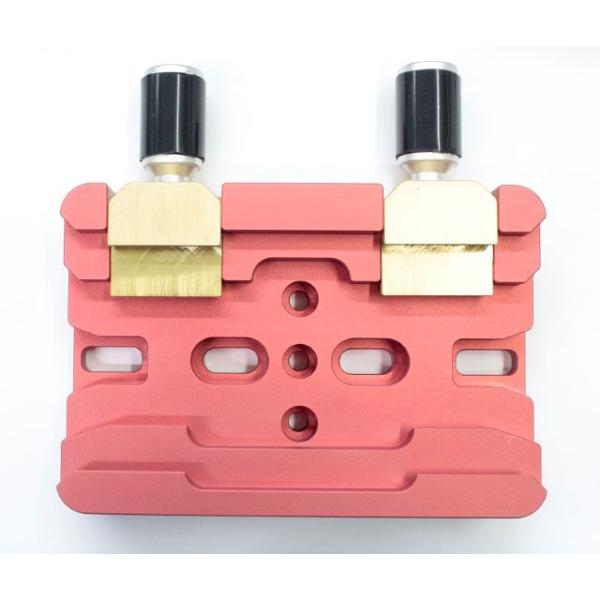 ビクセン規格、ロスマンディ規格の両規格に適応するデュアルアリミゾ。高剛性で比較的重量がある鏡筒の搭載も可能です。一台のマウントで規格が異なる鏡筒を搭載すことができ、大変便利です。