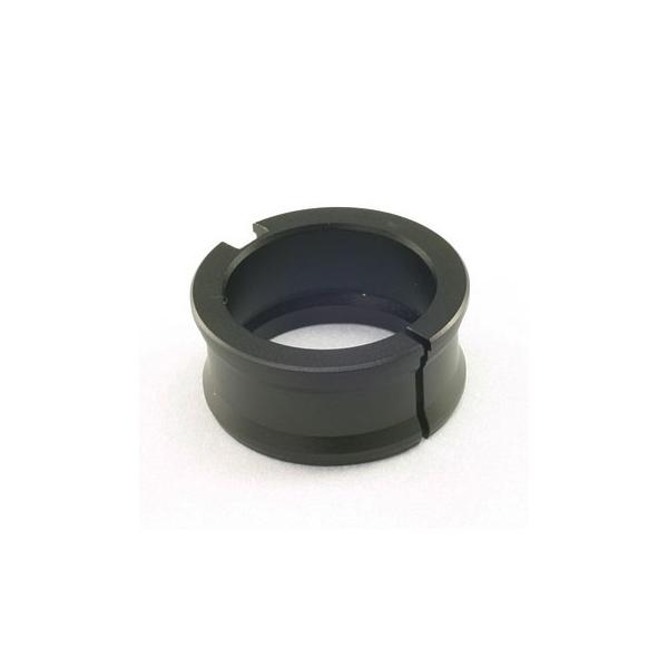 31.7mmサイズを24.5mmサイズに変換するアダプター。出っ張りが少ないので、ピントの移動量が少ないのが特長です。スリワリで締めつける方式です。