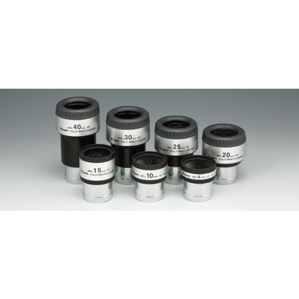 「NPLシリーズ」接眼レンズは、従来のPLシリーズ接眼レンズのデザインを変更、さらに新設計光学系を採用しています。特に20、25、30、40mmではポップアップ式（ツイストアップ）見口となっており、従来のゴム見口仕様と比較して扱いやすさがア...