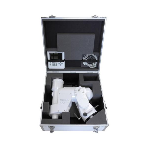 AXJ赤道儀用の収納ケースです。赤道儀本体、コントローラー、ケーブルおよびACアダプターなどの小物を収納できます。赤道儀本体をそのまま収納はもちろん、プレートホルダーSX(別売)をとりつけた状態でも収納できます。※ウェイトは収納できません。