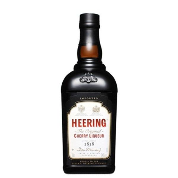 ピーター・ヒーリング氏がコペンハーゲンでこのリキュールを売り出したのは1818年のこと。保存料・添加物を一切使用しないチェリーリキュールです。