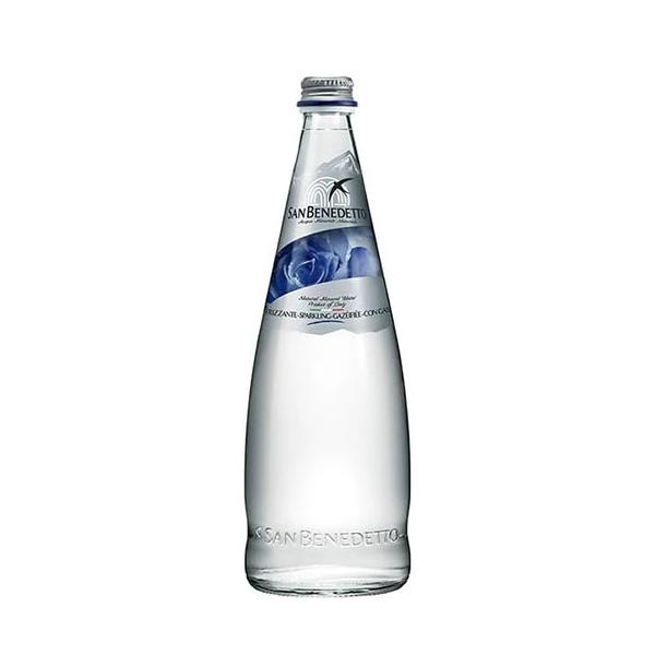 天然発泡水。イタリアで永遠の定番。ベネチア貴族が愛飲した由緒ただしき水。 アルプス山脈の雪が溶け、長い年月をかけ自然にろ過された天然水。歴史も古く、イタリア国内ではもちろん日本でも定番なミネラルウォーター。 ミネラルバランスに優れた飲みやす...