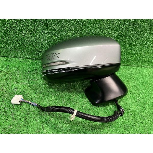 **** 商品説明を必ずご確認ください ****部品管理番号：000001630513500メーカー純正品番：76208-T5A-J52部品名：右サイドミラー・ドアミラー部品区分：リサイクル品車名：フィット車両タイプ名：55558通称型式：...