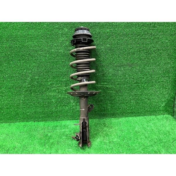 **** 商品説明を必ずご確認ください ****部品管理番号：000001630550110メーカー純正品番：51611-T5E-J04部品名：右フロントストラット部品区分：リサイクル品車名：フィット車両タイプ名：5ドアハッチバック通称型式...