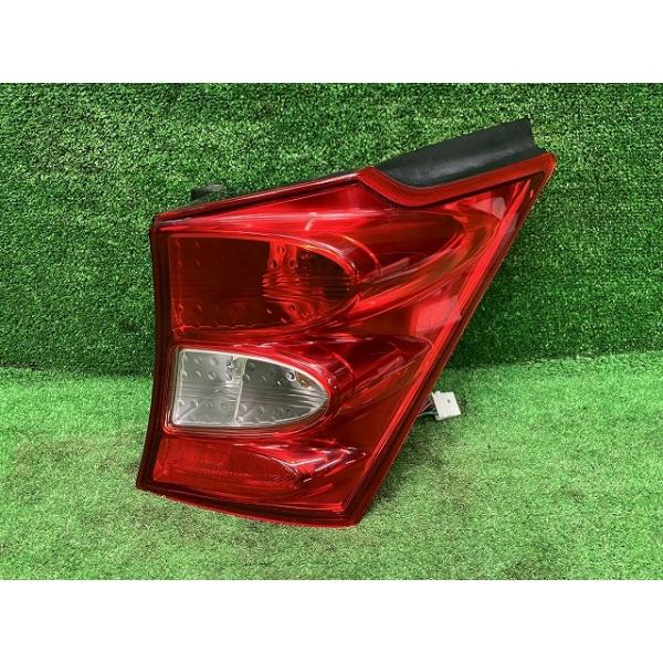 **** 商品説明を必ずご確認ください ****部品管理番号：000001695815500メーカー純正品番：33501-SYY-003部品名：右テールランプ・テールライト部品区分：リサイクル品車名：フリード車両タイプ名：5ドアハッチバック...