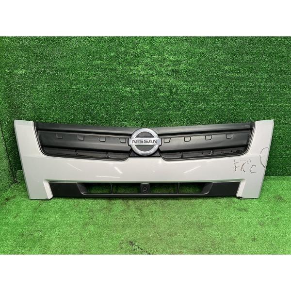 **** 商品説明を必ずご確認ください ****部品管理番号：000001710710400メーカー純正品番：62300-HJ00A部品名：ラジエーターグリル・フロントグリル部品区分：リサイクル品車名：NT450アトラス車両タイプ名：トラッ...