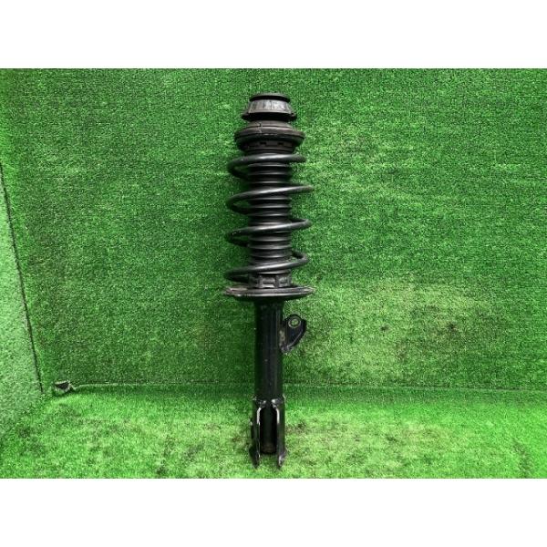 **** 商品説明を必ずご確認ください ****部品管理番号：000001730150110メーカー純正品番：48510-52S40部品名：右フロントストラット部品区分：リサイクル品車名：ヴィッツ車両タイプ名：5ドアハッチバック通称型式：N...