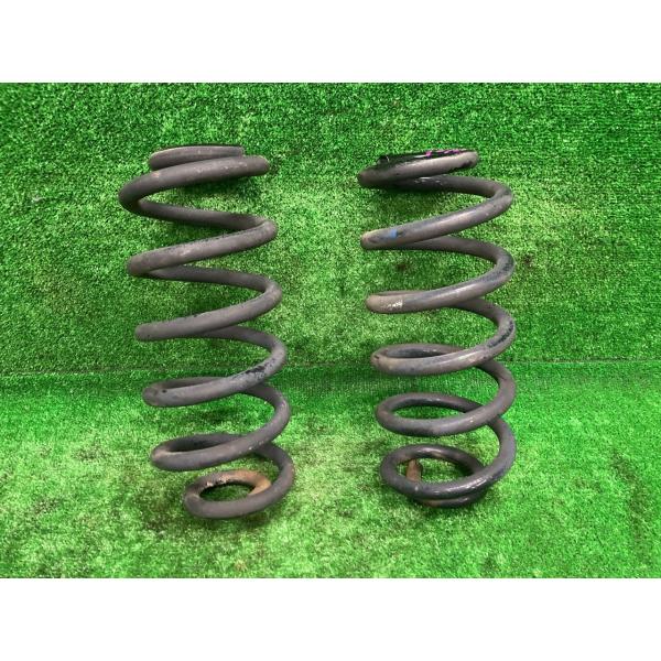 **** 商品説明を必ずご確認ください ****部品管理番号：000001733951400メーカー純正品番：48231-58090部品名：リアスプリングセット部品区分：リサイクル品車名：ヴェルファイア車両タイプ名：5DBOXワゴン通称型式...