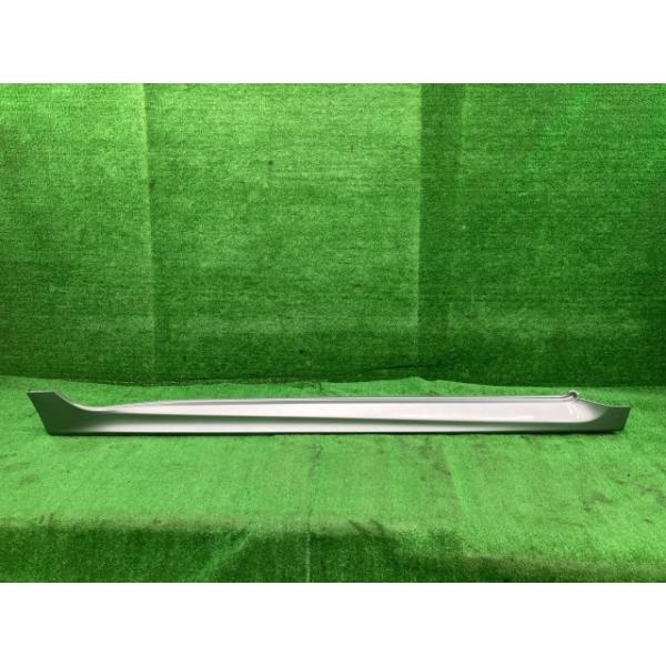 **** 商品説明を必ずご確認ください ****部品管理番号：000001740013700メーカー純正品番：96051VA020TQ部品名：右サイドステップ・サイドスポイラー部品区分：リサイクル品車名：レヴォーグ車両タイプ名：ステーション...