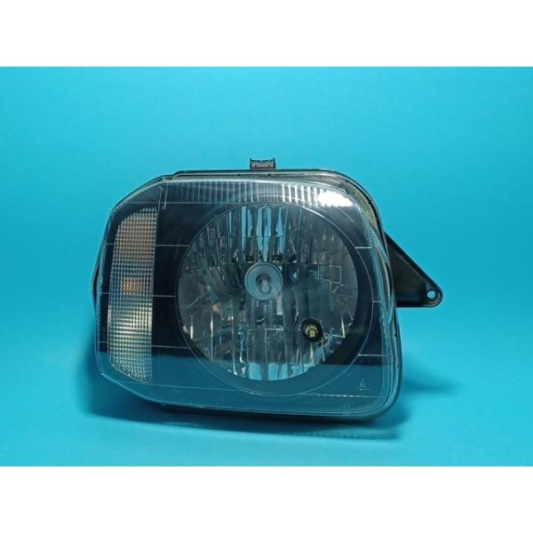 **** 商品説明を必ずご確認ください ****部品管理番号：000001740910800メーカー純正品番：35120-81A40部品名：右ヘッドランプ・ヘッドライト部品区分：リビルト品車名：ジムニー車両タイプ名：3DJワゴン通称型式：J...