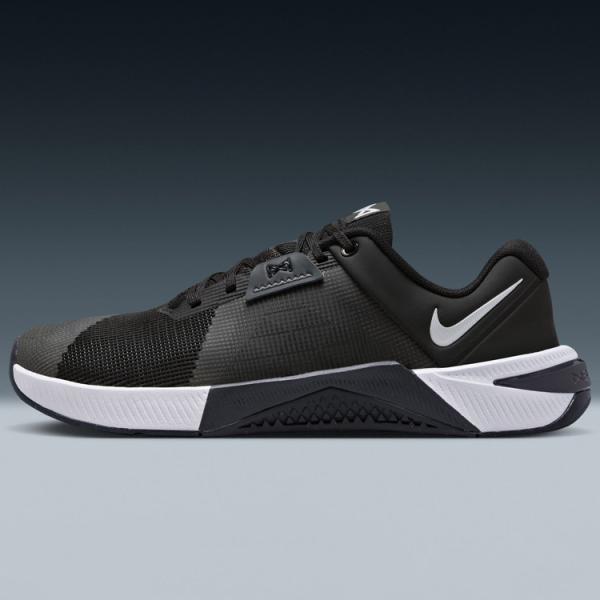 メトコン10でクロストレーニングをパワーアップ。抜群に頑丈なHyperliftプレートで、重いウェイトを持ち上げる時の安定性を最適化するとともに、反発力に優れたReactXフォームで可動性を高めました。メトコン9よりもエネルギーリターンをア...