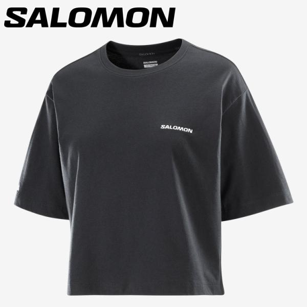 女性用半袖 T シャツSalomon ロゴの刺繍を配した、ゆったりしたフィット感の女性用 Salomon Logo クロップド丈 T シャツ。通気性に優れた心地よい肌ざわりの柔らかなオーガニックコットンを使用しています。【メーカー取り寄せ商...
