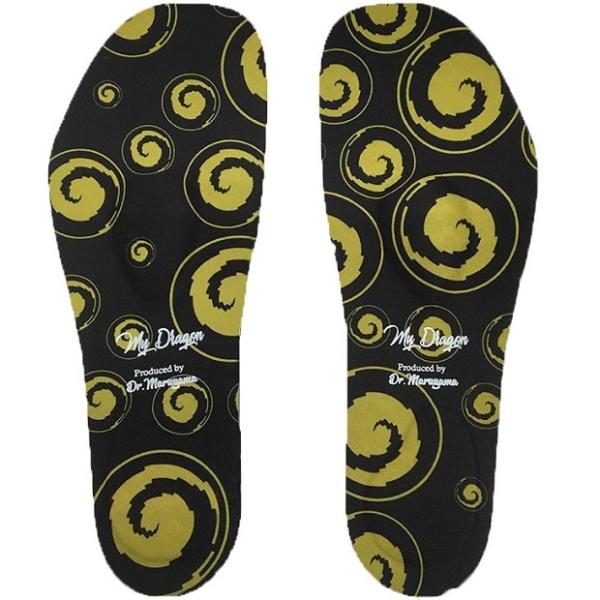 クスリエと電磁波吸収作用のあるセラミックシートがコラボした驚きのインソール。特許取得の形状記憶素材を使用して、履き心地も歩きやすさ抜群です。どんな靴でも快適な一足になります。◎クスリエ カタカムナ ゴールデンドラゴン ブラックを全面にプリン...