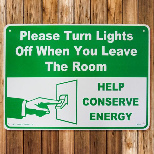 ■商品説明■厚手タイプで屋外にも使用可能な、アメリカ直輸入のプラスティック看板です。アルミタイプのトラフィックサインも魅力的ですが、値段も高いしもっと手軽にアメリカンな雰囲気の看板を手に入れたい！という方にはこれがおススメ！アルミタイプに負...