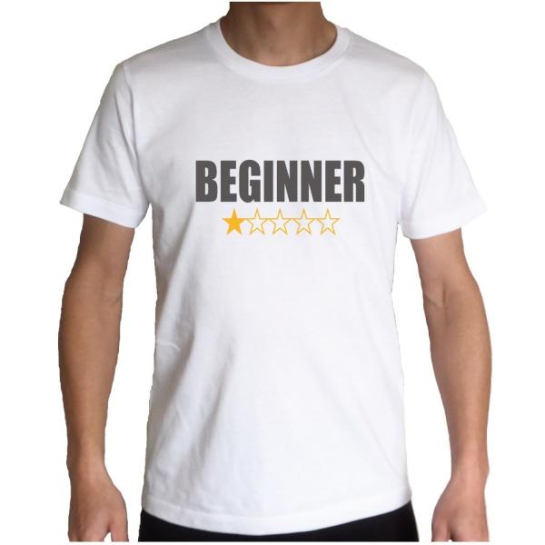 素材の5.0オンス生地は手触りもよく、しなやかなヨレ感が特徴です。少し細目にスタイルで、きめ細やかな高密度繊維は程よく体にフィットします。 洗濯後の型崩れがしにくいオーバーロック仕立。しなやかにフィットする細身の袖回り。ステージでも街中でも...