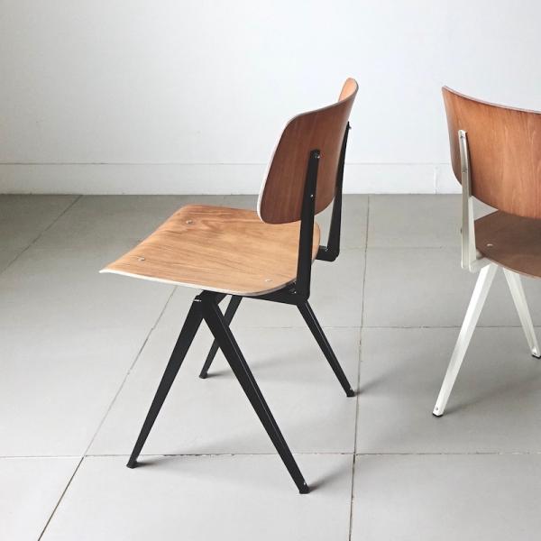 Galvanitas(ガルファニタス)のインダストリアルチェアModel S16は1950年代後半から60年代初頭、学校、オフィなどの公共施設でのヘビーユーズに耐えられるよう、安価で実用性と耐久性が織り込まれたデザインとして製作されました。...