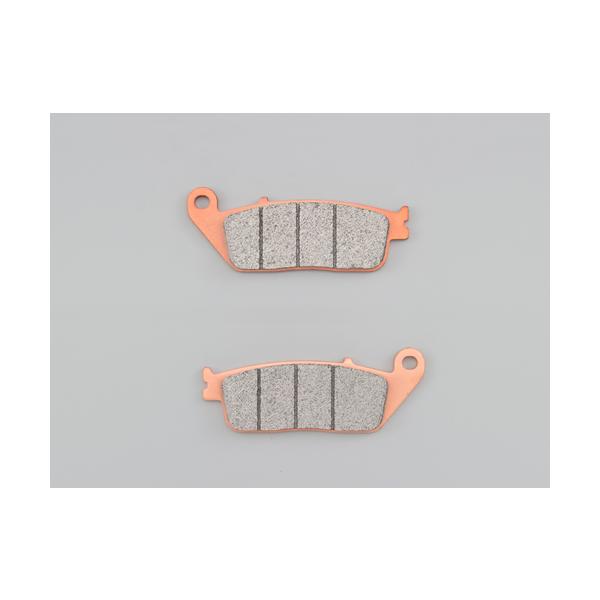 赤パッドを超える制御力とコントロール性能を両立。握り込みに応じてリニアに立ち上がる効きで、ワインディングやスポーツツーリングに最適です。制動力・コントロール性・ローター保護性のバランスに優れた、デイトナ定番のオールラウンドハイグレードモデル...