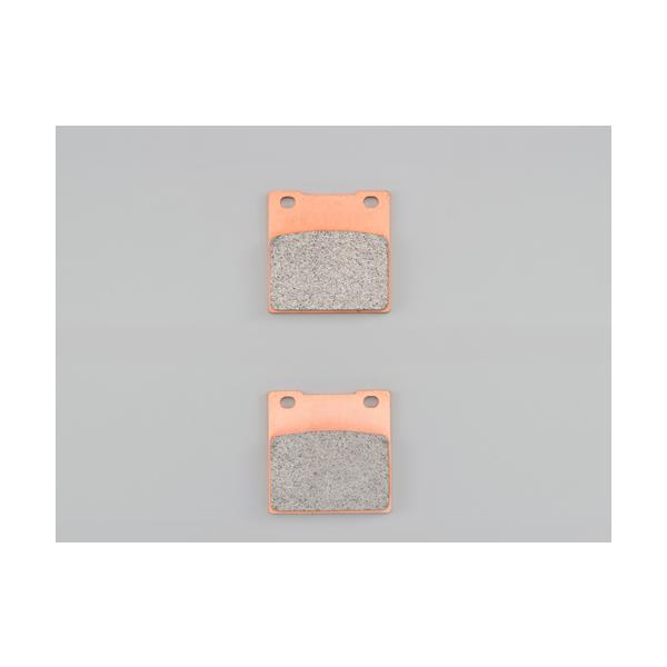 赤パッドを超える制御力とコントロール性能を両立。握り込みに応じてリニアに立ち上がる効きで、ワインディングやスポーツツーリングに最適です。制動力・コントロール性・ローター保護性のバランスに優れた、デイトナ定番のオールラウンドハイグレードモデル...