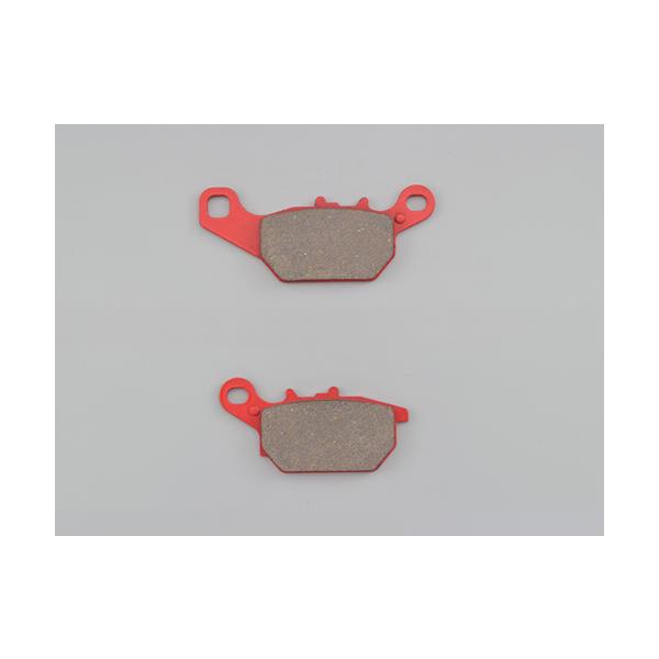 低温時でも安定した制御力を発揮し、街乗りや通勤に最適。レジン系パッドでありながら、雨天時の摩擦低下を最小限に抑え、安定した制動力を確保しています。握り始めからリニアに効く特性で、鳴きにくくローターにも優しい。初めての交換にもおすすめできる、...