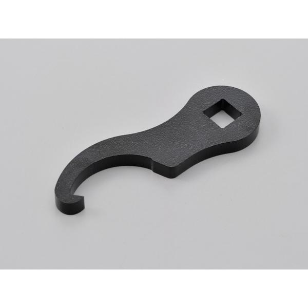 【商品説明】ステムナット専用工具のフックレンチ。オフロードからロード・ミニまで使用可能です。鉄素材をレーザーカットすることによりナットの引っ掛かり精度を向上。差し込み角3/8インチ（9.3mm）に対応しており、トルク管理も可能です。●トルク...