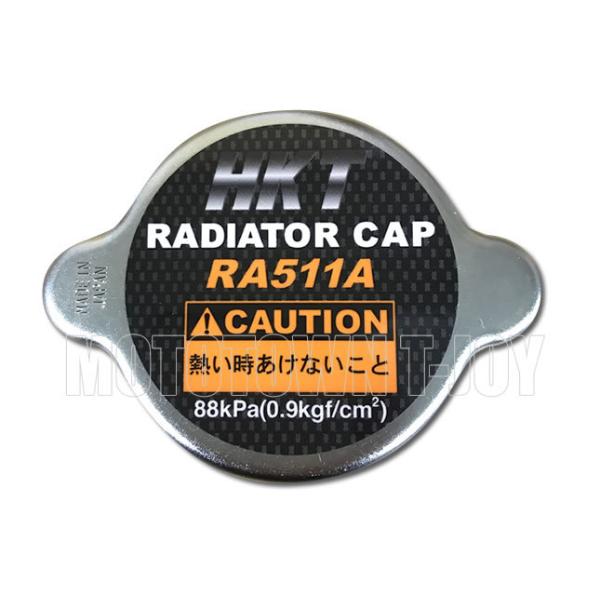 ラジエターキャップはラジエター内の圧力を調整する弁の役割を担います。冷却水は高温ほど圧力が高く、低温ほど圧力が低い状態です。高温になりラジエター内の圧力が上昇すると、主圧弁が作動し圧力を調整します。また、圧力が下がると負圧弁が作動し、圧力を...