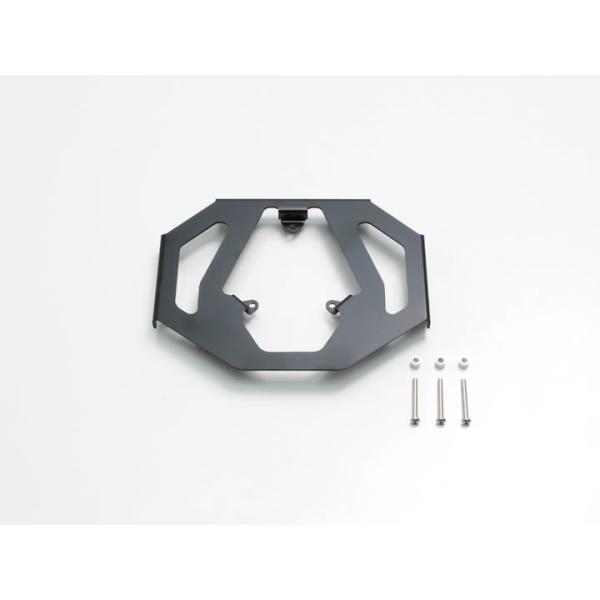 アルミ製ベース ブラックアルマイト許容積載量0.5kgタンクキャップの固定ボルトに共締め 幅 205mm 前後160mmホンダ系 タンクキャップに適合 画像にてサイズをご確認ください。可動部（ハンドルなど）との干渉にご注意ください。※最新の...