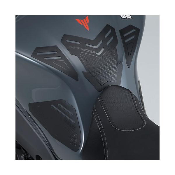 デザイン性と機能性を両立したスタイリッシュなプロテクションパッド。●センター部に3枚、L/Rサイド部各1枚の計5枚セット※画像はイメージです。