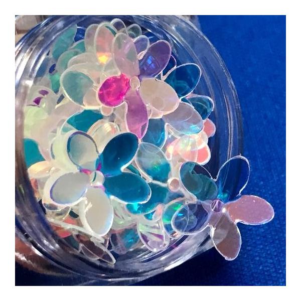 オーロラカラーのフラワーのホログラムです。【内容量】・ケース1個：約0.5〜1g 【サイズ】・ケース：30mm×30mm×15mm・1枚：10mm×10mm×1mm      【カラー】・画像参照  【確認事項】　※パソコンの種類や環境によ...