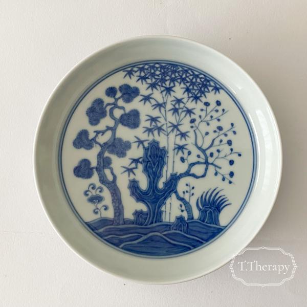 ※ すべてが実物写真です。 ※ 写真中の朱泥急須は別売りものです、予めご了承ください。■ 景徳鎮 青花 倣明染め付け 受注生産 白磁 白瓷 鉢 茶承 茶盤 中皿 お皿（明の染付模倣品 松竹梅図盤 影青）【サイズ】直径 約15.4cm / 高...