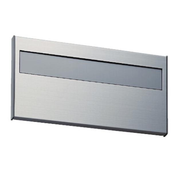 ナスタ NASTA 室名札　KS-NR2S　ステンレスヘアーライン　282ｘ145　ステンレス製。名札部は正面に取り出せます。リフォームにも最適な室名札です。 品番 KS-NR2Sサイズ W282xH145(mm)仕上 ヘアーライン　クリア...