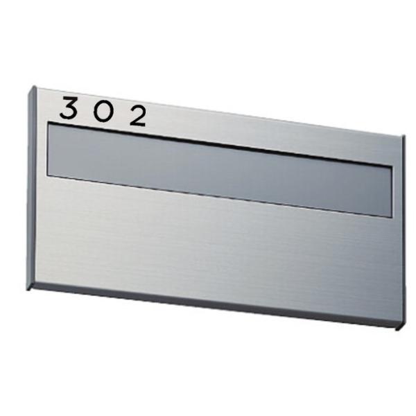 ナスタ NASTA 室名札　KS-NR2S（部屋番号付き）ヘアーライン　282ｘ145　ステンレス製。3桁のメーカー標準部屋ナンバー（KS-NGY-3）貼り付けて出荷します。品番 KS-NR2Sサイズ W282xH145(mm)仕上 ヘアー...