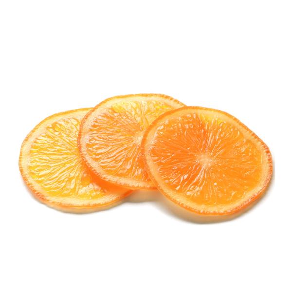 食品サンプルでできた本物と見間違うようなオレンジの輪切りです。フルーツハーバリウムの材料としてご利用いただける他、撮影用の小物としても活躍します。断面は今までの食品サンプルとは一線を画す繊細さ。より本物に近いサンプルができました。※ ハーバ...