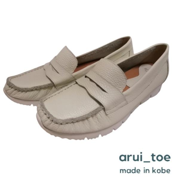 ローファータイプの脱ぎ履きしやすい日本製コンフォートシューズです。本革なのに約150gの軽量。足への負担が少ないので長時間歩いても疲れにくいです。ソールは足の動きに合わせてしっかり曲がるので、フィットして歩きやすいです。取り外し可能なインソ...
