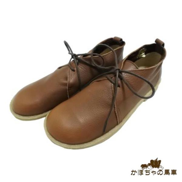 かぼちゃの馬車の靴は、ナチュラルでかわいい雰囲気が魅力的です。神戸の工房で裁断から縫製まで丁寧に作りこんでいる日本製です。素材:本革ヒール:約2センチ 日本製※革の表情を活かした仕上げをしているので、しわのつき方がそれぞれ違います。※色味や...