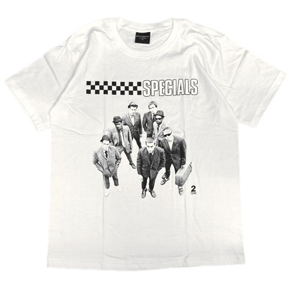 デニムパンツやカーゴパンツ、サルエルパンツ、ワイドパンツ、ハーフパンツなど様々なアイテムと合わせやすい、飽きのこない海外アーティストデザインTシャツです。ストリート系、カジュアル系、アート系ファッション、そしてインナーとしても着こなしやすく...