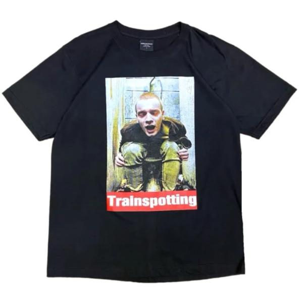 デニムパンツやカーゴパンツ、サルエルパンツ、ワイドパンツ、ハーフパンツなど様々なアイテムと合わせやすい、飽きのこない海外アーティストデザインTシャツです。ストリート系、カジュアル系、アート系ファッション、そしてインナーとしても着こなしやすく...