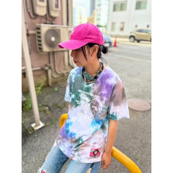 スタンダードで着こなしやすいシルエットの半袖Tシャツストリート感覚に根ざした新しいファッション性を追求し、Hippies Dye,breath of shibori等で常に新しい絞り染めを探求し、世界的にも活躍する吉川玲二氏が一枚づつ完全に...