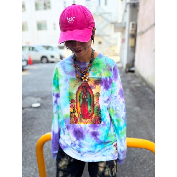 スタンダードで着こなしやすいシルエットのロングスリーブTシャツHippies Dye,breath of shibori等で常に新しい絞り染めを探求し、世界的にも活躍する吉川玲二氏が一枚づつ丁寧に手染めした作品。当社ROLLOVER監修によ...