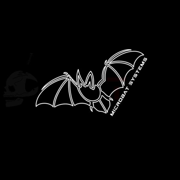 【発売日：2022年06月26日】MICROBAT DECALブラックの背景3 "x2 "（7.62×5.08cm）のビニールデカールロゴ：ホワイト＊一枚売りです。MICROBAT SYSTEMS日本正規ディーラー