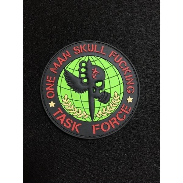 「One Man Skull F**king Task Force」パッチ 　PVC Small ZOMBIEを殺るなら、ヘッドショットだろ？材質　PVCsize　約8cm×約8cm＊実際の商品と多少色が異なる場合がございます。御了承下さい...