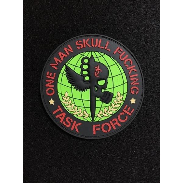 「One Man Skull F**king Task Force」パッチ  PVC LargeZOMBIEを殺るなら、ヘッドショットだろ？材質　PVCsize　約10.5cm×約10.5cm＊実際の商品と多少色が異なる場合がございます。御...