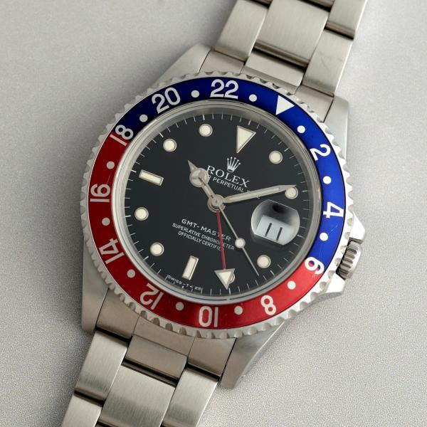 【発売日：2026年04月16日】1991 Rolex GMT-Master 16700 Pepsi Bezel X-Serial Tritium Dial Single Buckle Neo-Vintage Serviced■ブランド：ロ...