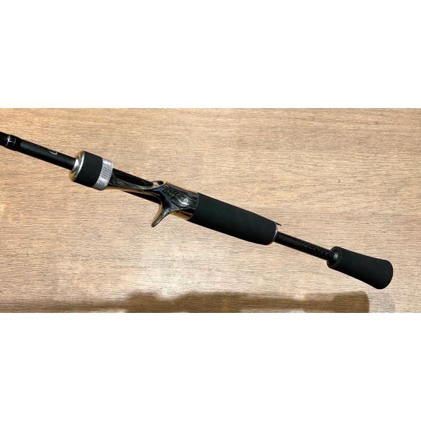 中古ランク：4（ランク説明は下記説明をご覧ください）付属品：なし6'10"MEDIUM POWERFAST ACTIONLure:1/4 - 5/8ozLine:10-17lbベイトキャスティングモデルあまり傷や使用感等は見当たらず、全体的...