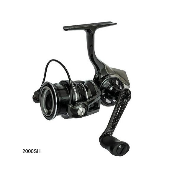 ■自重　183g■ギア比　6.1：1■最大ドラグ力　3kg■最大ライン巻取長　80cm■ベアリング　10/1(ボール/ローラー)■ラインキャパシティ　4lb/100ｍ PE0.6号/100mより繊細により力強く巻き上げが可能なレギュラースピ...
