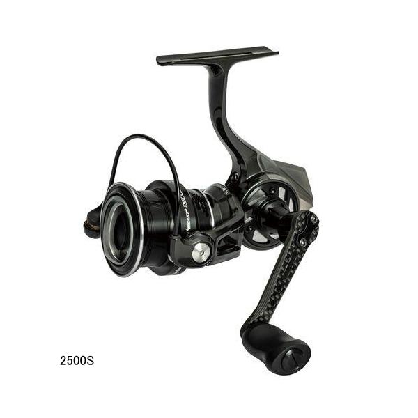 ■自重　192g■ギア比　5.1：1■最大ドラグ力　5kg■最大ライン巻取長　72cm■ベアリング　10/1(ボール/ローラー)■ラインキャパシティ　6lb/100ｍ PE0.8号/150mより繊細により力強く巻き上げが可能なレギュラースピ...