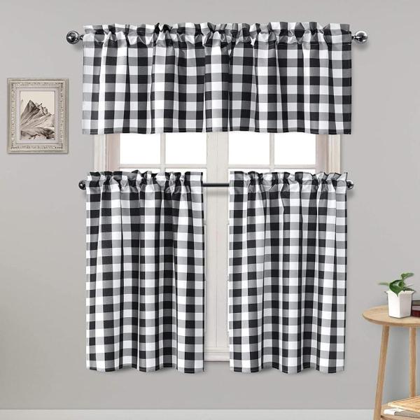 【発売日：2019年06月16日】Premium Fabrics Hiasan 3 pieces checkered kitchen curtains are crafted from high quality durable polyes...