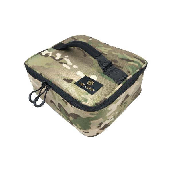 型番：PTA-005カラー：マルチカム【商品情報】台湾製の生地を使用したクッション性のあるセミハードケースです。250サイズのＯD缶2つとCB缶1本が収納できるサイズ感です。自由な位置に取りつけできる仕切り板が付いていて、最大6ルームに分割...