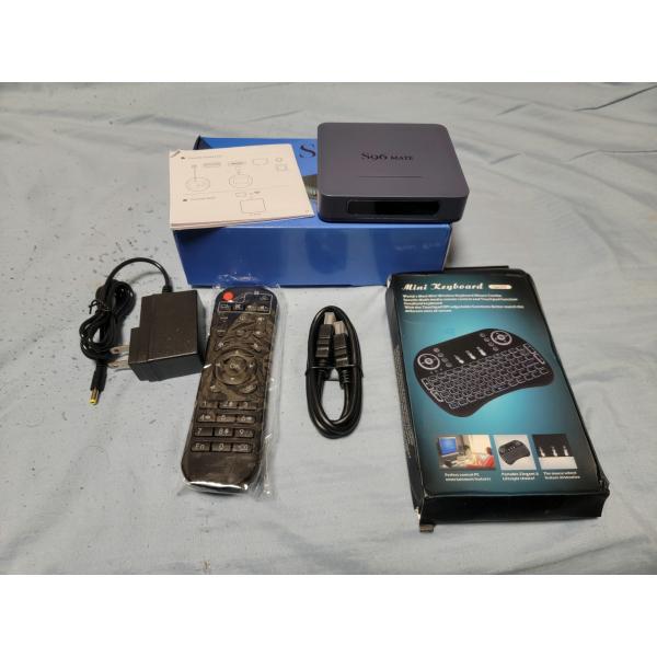 店長お勧めのアンドロイドテレビボックスです。OS:android11CPU：s905w2メモリ:4GB今回は特別数量限定でワイヤレスタッチパッド付キーボードをお付けします。こちらの製品は全て新品ですが中国製製品のため不具合が多くお客様に不具...