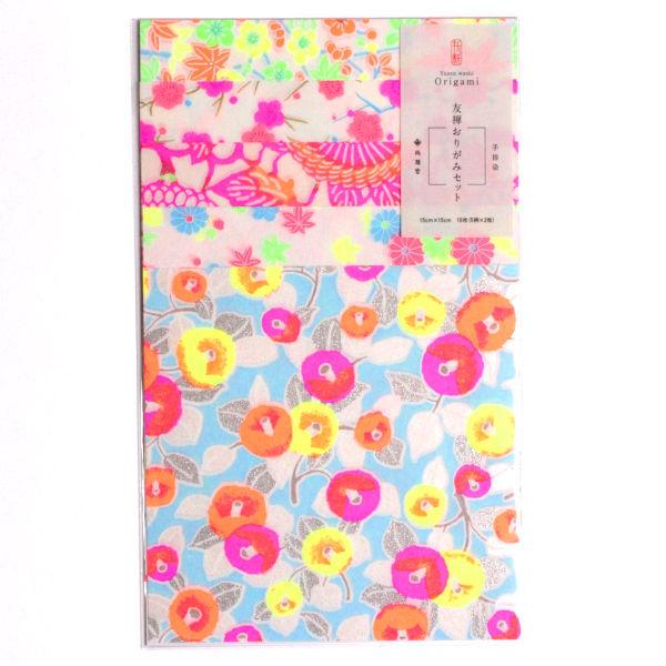 ネオンカラーの友禅紙を使った可愛い小紋柄の折り紙セットです。着物などでもよく使われている伝統的な柄が、モダンで可愛らしく表現されています。折り紙としてはもちろん、切り貼りして飾りや小袋などを作って楽しめそうです。（※蛍光色の為、実際の商品と...